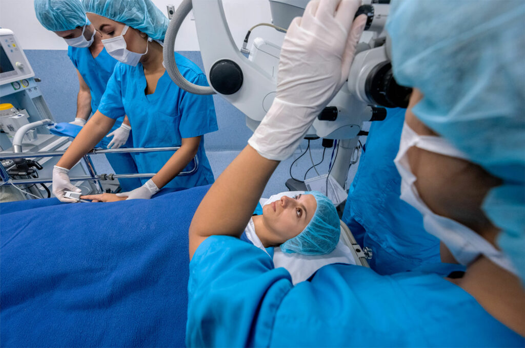 Cirugía De Miopía Lentes Fáquicas Clínica Oftalmológica Del Doctor
